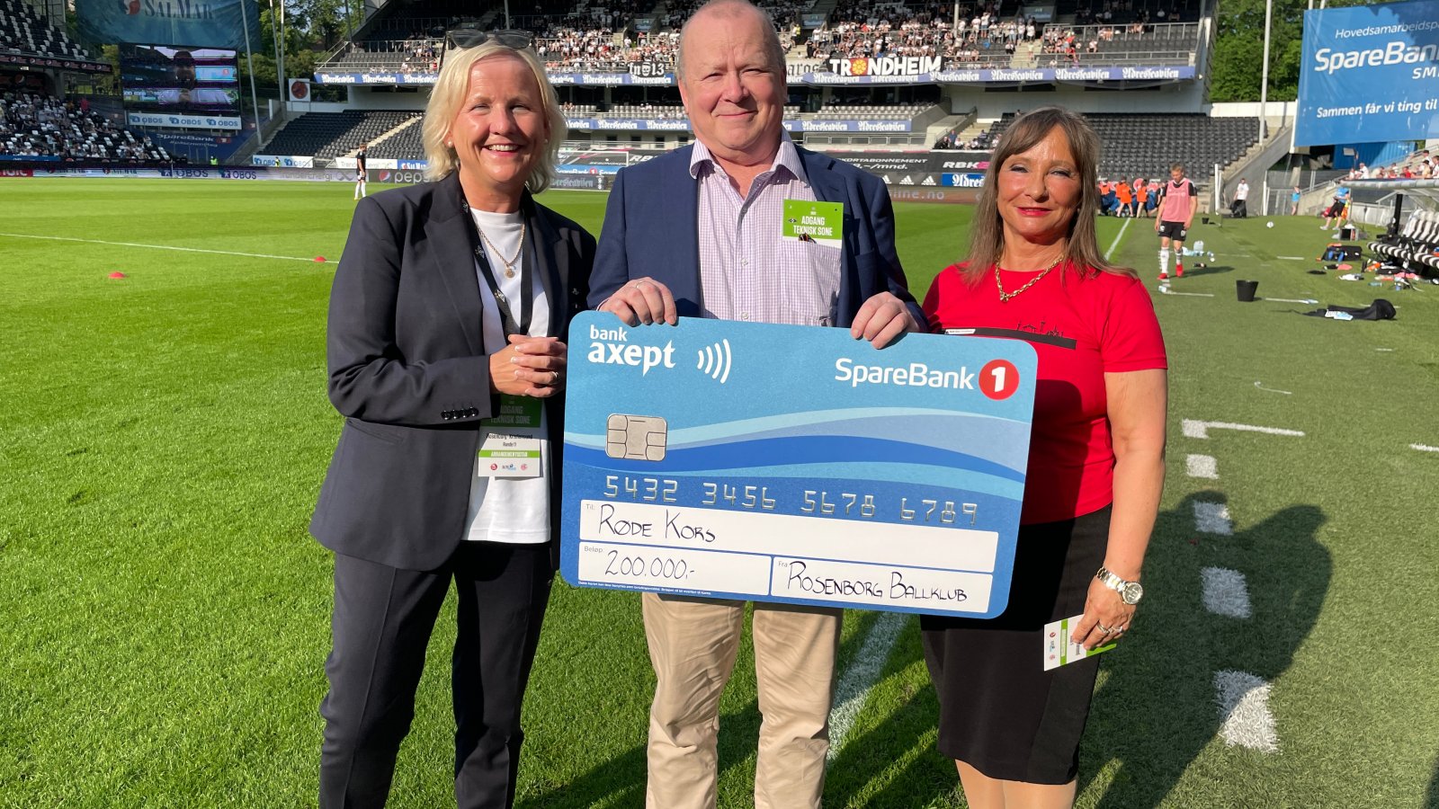 Røde Kors fikk 200 000 kroner / Rosenborg Røde Kors fikk 200 000 kroner / Rosenborg